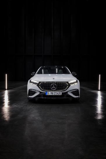 Performance and efficiency in a new combination: the Mercedes-AMG E 53 ...
