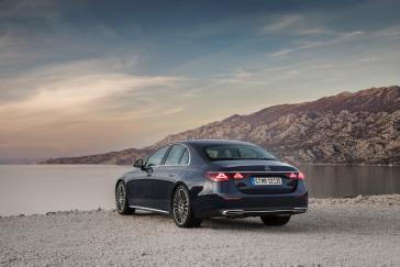 A bridge between tradition and digitalization: the new E-Class