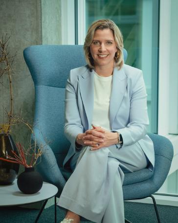 International Women S Day Be One Of Many Campaign By Mercedes Benz