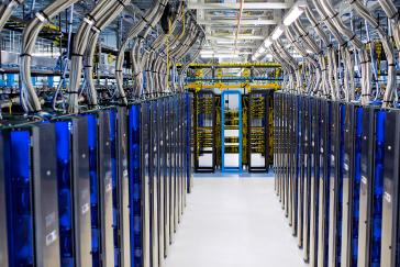 Mercedes-Benz and Microsoft collaborate to boost efficiency, resilience ...